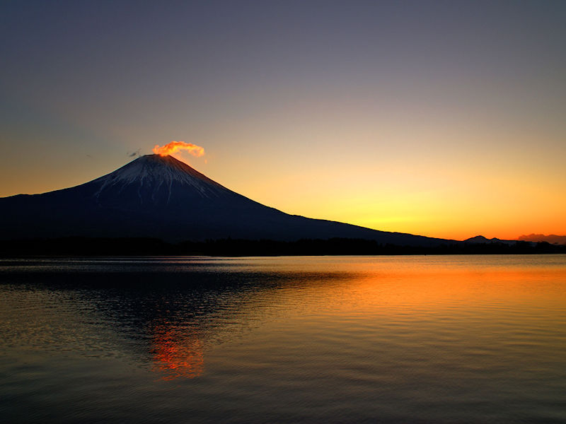 Z(002)background: maechan2